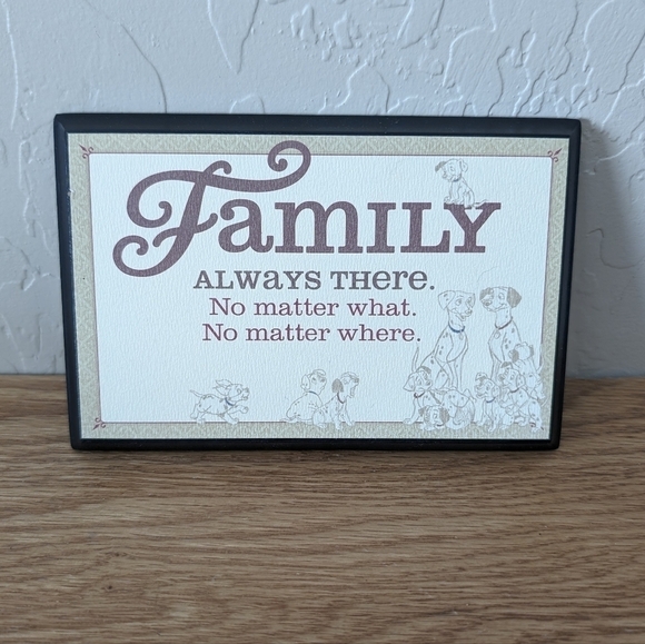 Hallmark | Wall Decor | Hallmark Exclusive Disney Family Sign With 1 ...